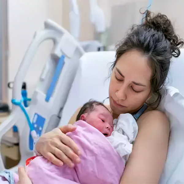 Immediate skin-to-skin contact can improve maternal outcomes